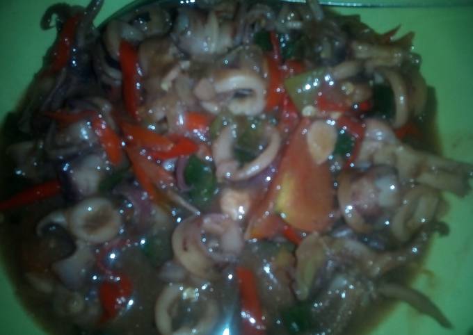 Resep Cumi saus tiram (saori) cepat & mudah oleh Dhewi Hermawan - Cookpad