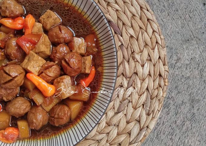 Resep Semur kentang bakso tahu oleh Jihan Mustofa Sungkar - Cookpad