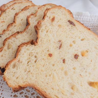 Pan parmesano con pasas y piñones Receta de Conxita Beà Barrufet- Cookpad