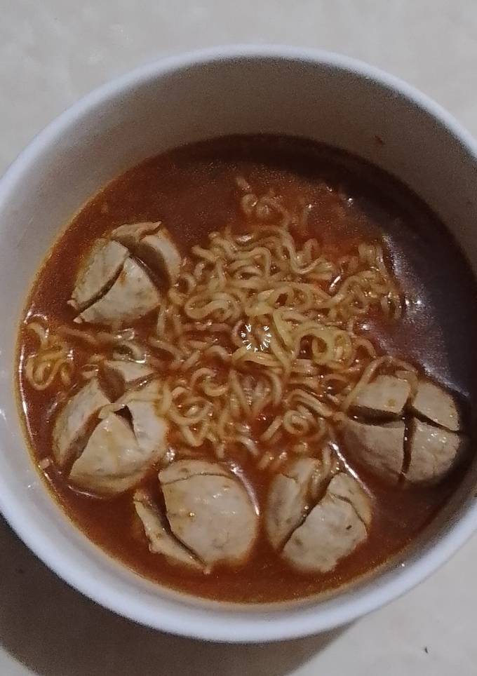 Resep Mie kuah merah pedas manis oleh Ani Brilian - Cookpad