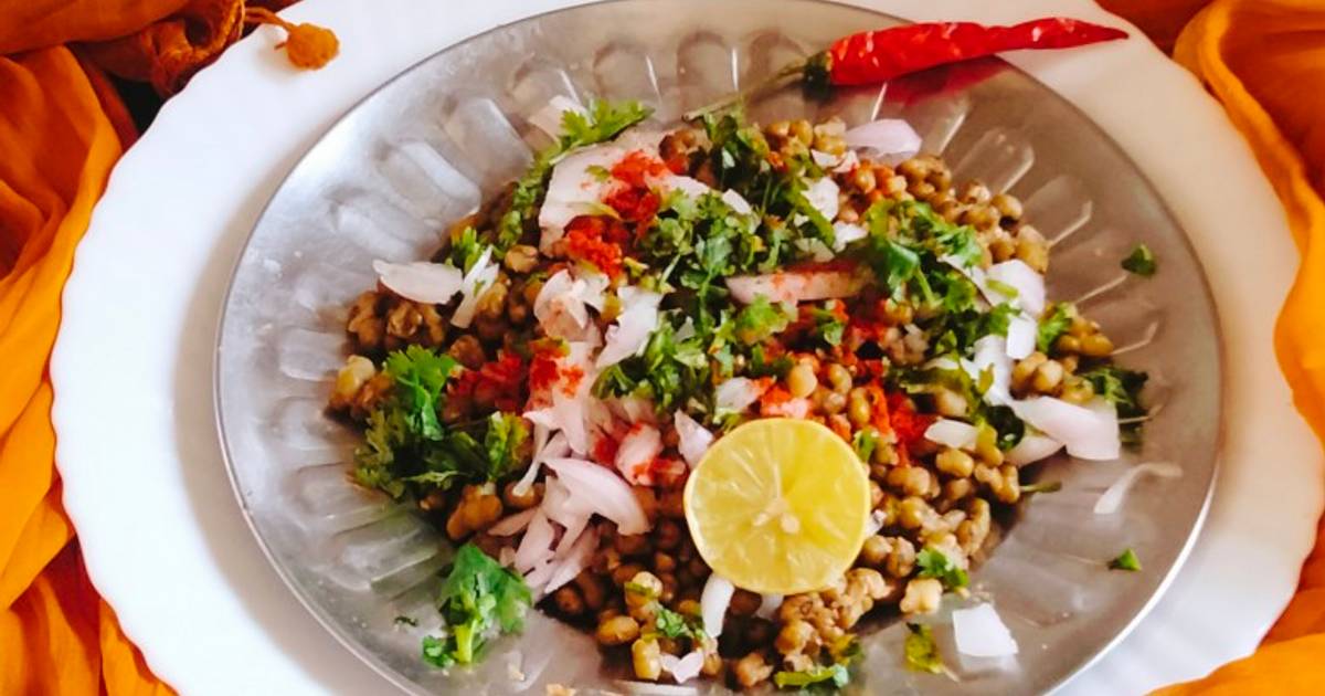 Moong chaat 😋 Boil Moong chaat 😋 Recipe by Jyoti Prakash Assudani - Cookpad