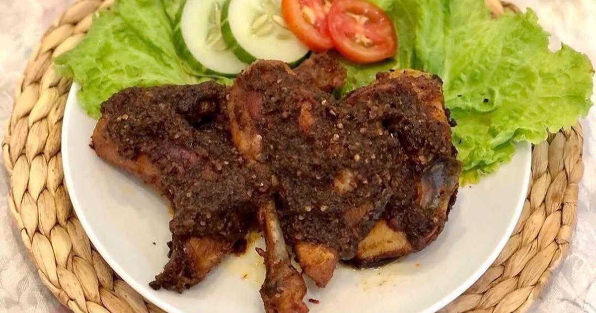 Resep Ayam Bumbu Hitam Khas Madura oleh Dapur Bunda Trio Al - Cookpad