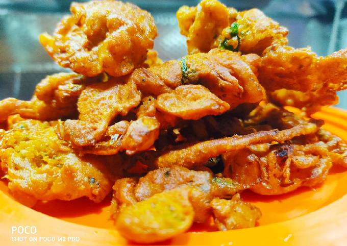 Onion bhajia Recipe by Kuldeep Kaur - Cookpad