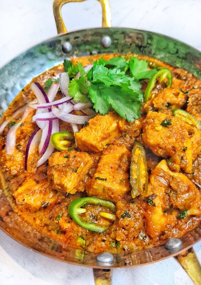 Mum's Chicken Curry Recipe by Sanjay Parmar - Cookpad