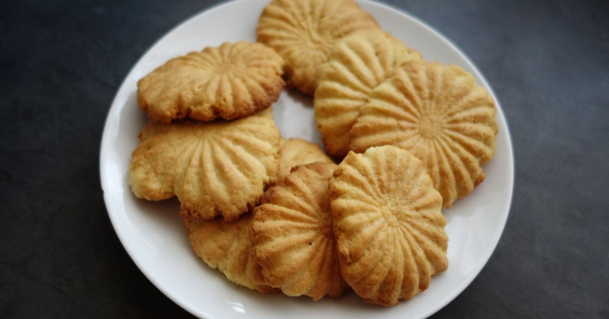 Vanilla Biscuits Recipe by SizakeleD - Cookpad