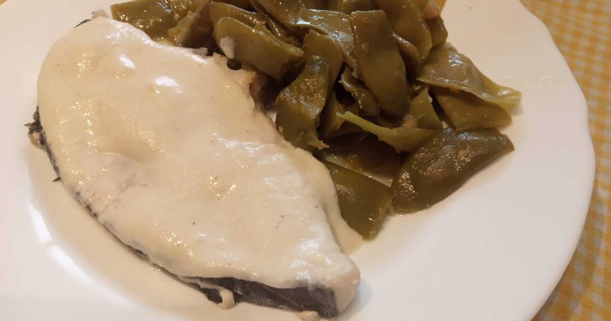 Pez Espada Con Judías Verdes Planas Al Horno Con Salsa De Almendras ...