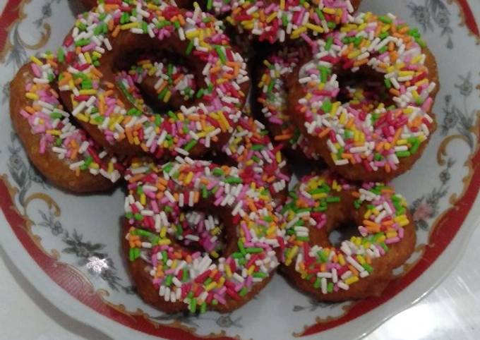 Resep Donat Goreng Sederhana Tabur Meses oleh Putri Cinta - Cookpad