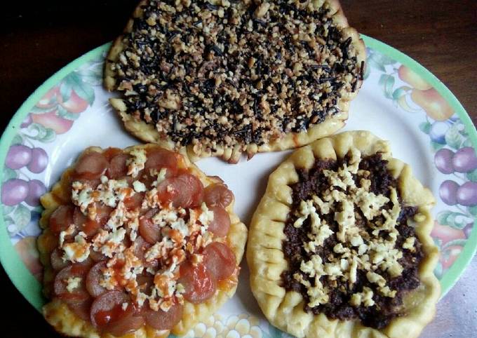Resep Pizza Homemade simple (Pizza Rendang, Sosis, Coklat Kacang) oleh ...