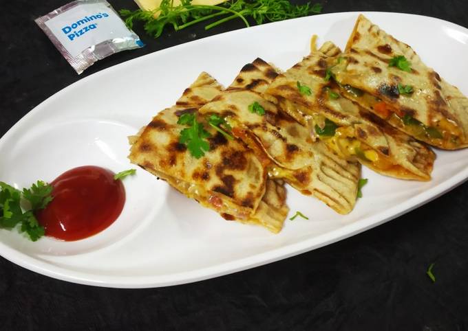 Roti pan pizza Recipe by Divya Konduri - Cookpad