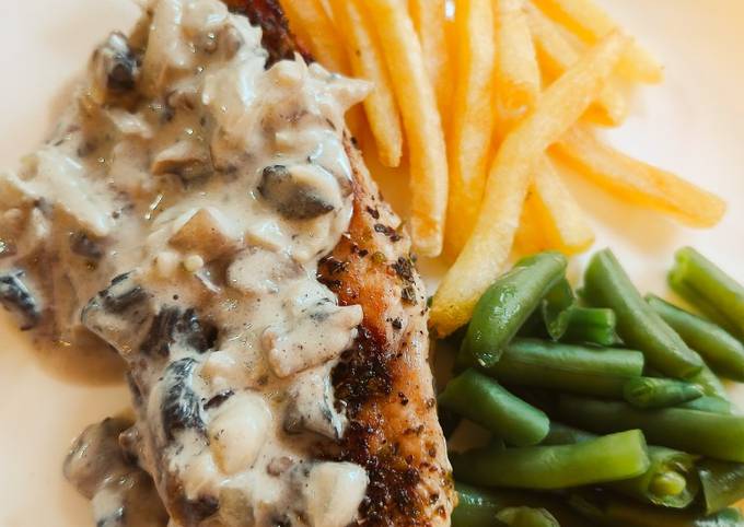 Resep Grilled chicken steak with mushroom sauce oleh mommyhaikal - Cookpad