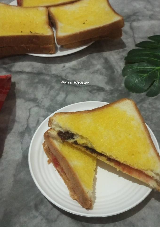 Resep Roti panggang oven strawberry coklat oleh anisatur raehan - Cookpad