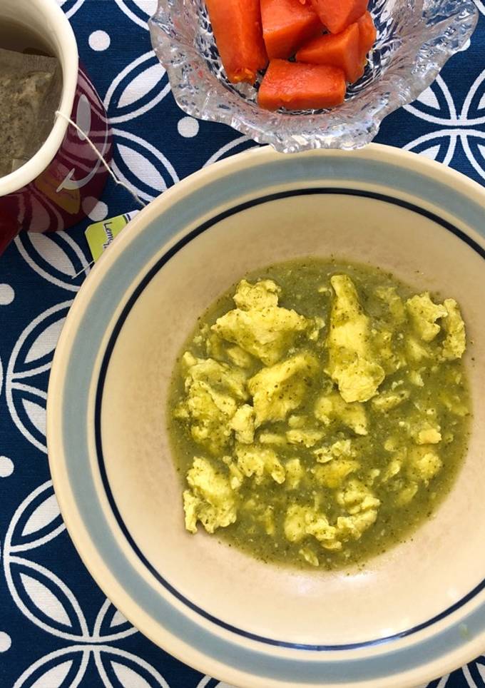 Huevo en salsa verde Receta de Jimena - Cookpad
