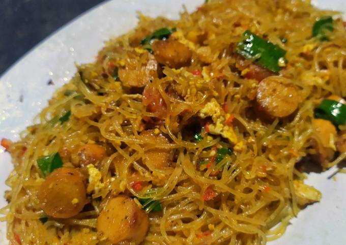 Resep Bihun goreng sosis oleh Saluna Mahira - Cookpad