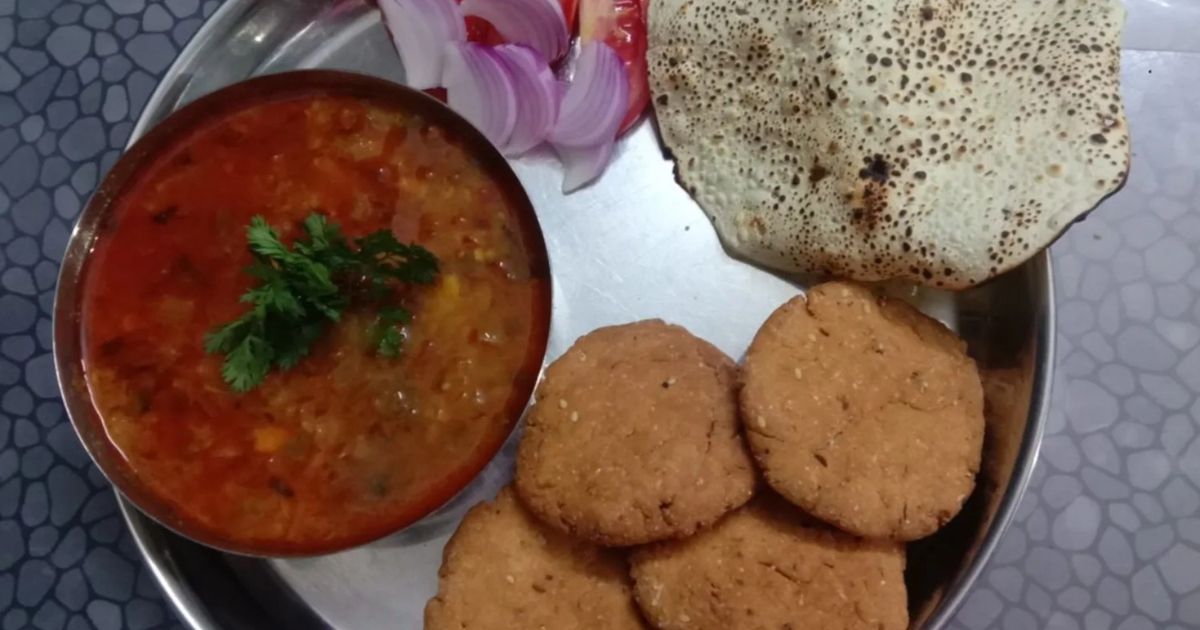 Kathiyawadi Special Chapdi Undhiyu A Dinner Thali Recipe by Hetal ...