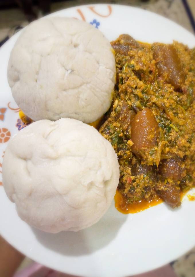 Pounded yam with Egusi soup🍛🍛🍛 Recipe by 2 hearts ️ cuisine - Cookpad