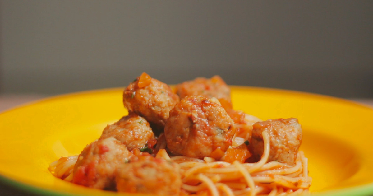 Resep Spaghetti Bakso Italia | Spaghetti Meatball oleh pufflova - Cookpad