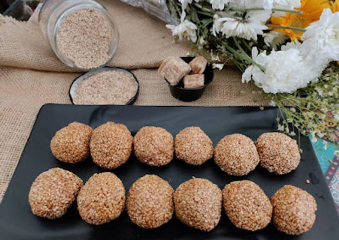 Til ladoo Recipe by Mukti Sahay - Cookpad