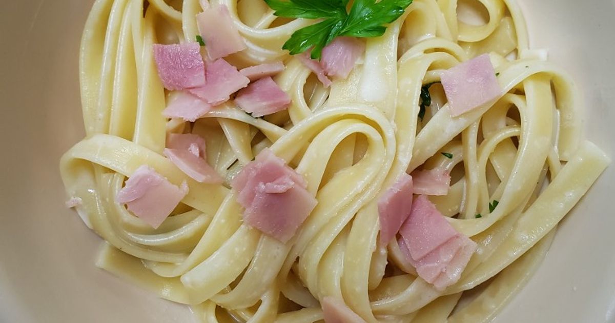 Fettuccine Con Crema Y Jamón Receta de Lau Ramírez- Cookpad