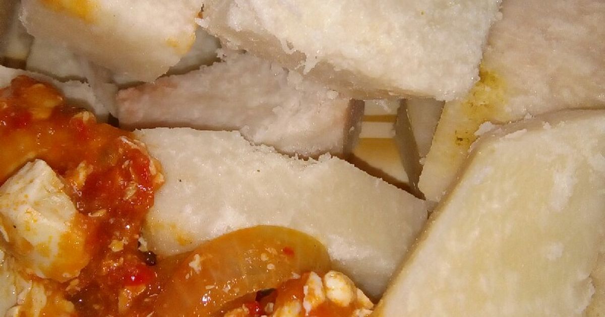 Boiled Yam With Egg Sauce Recipe by Aysha tahir dahir - Cookpad