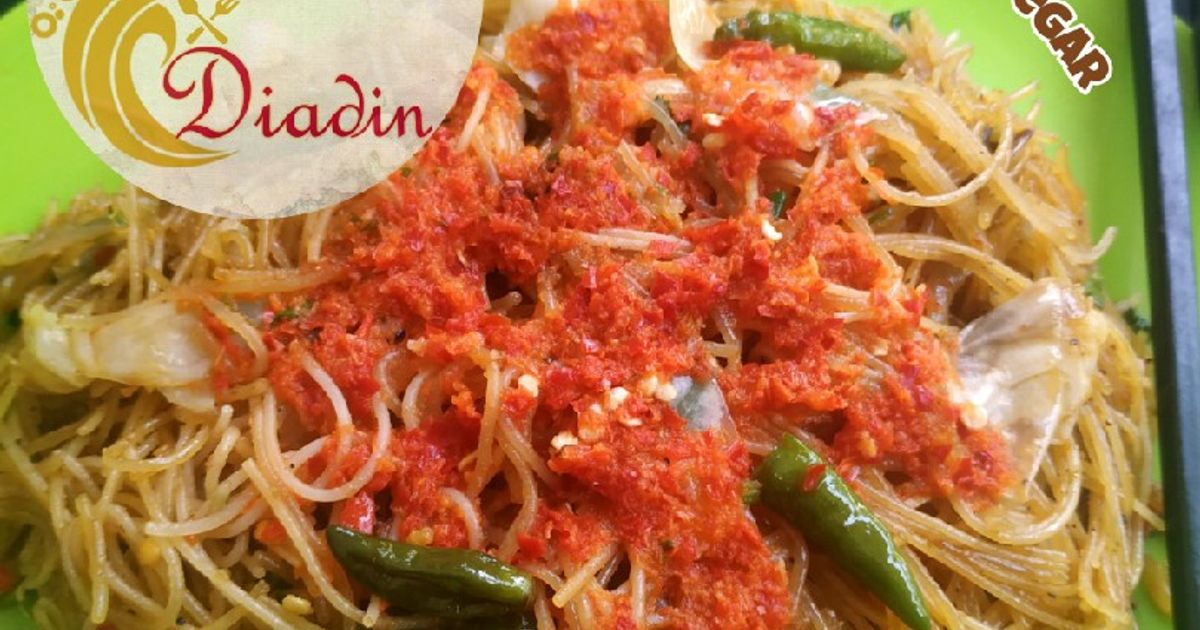 Resep Mie Hun Sambal Merah Segar🌶 oleh Adinda Widyasari - Cookpad