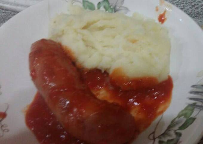 Chorizos a la pomarola con puré Receta de Graciela Garcia- Cookpad