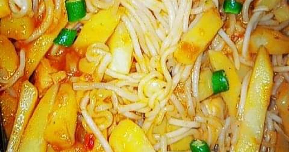 Italian Spaghetti With Fries 🍟 Recipe by Shaheen,s cooking - Cookpad