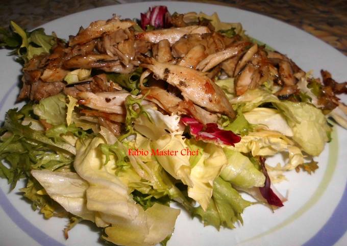 Ricetta Straccetti di Pollo Speziati al Forno su Letto di Insalata ...