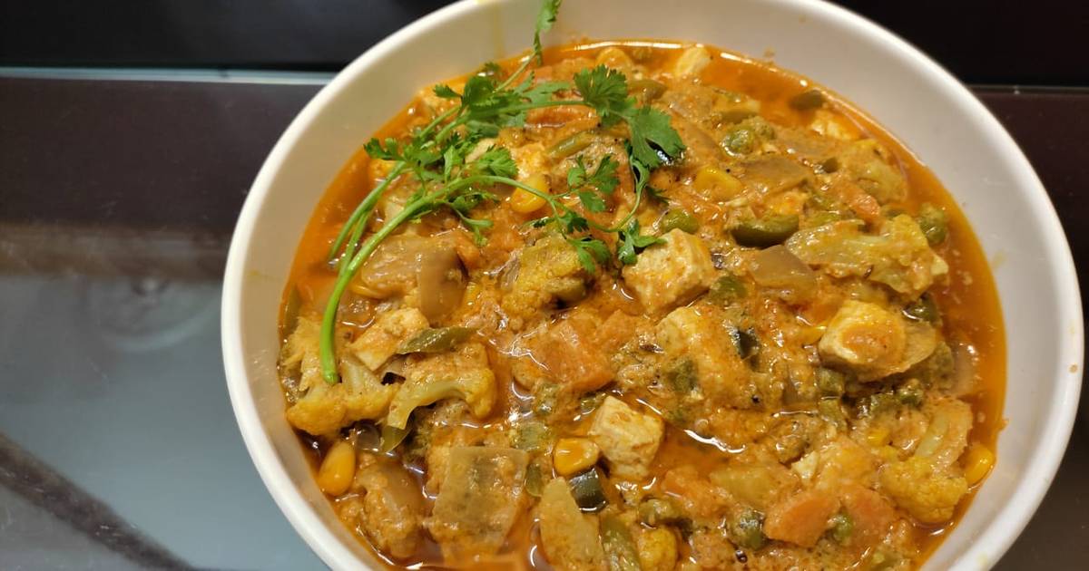 Shahi Mix Veg Handi Recipe by Zainab Hossain - Cookpad