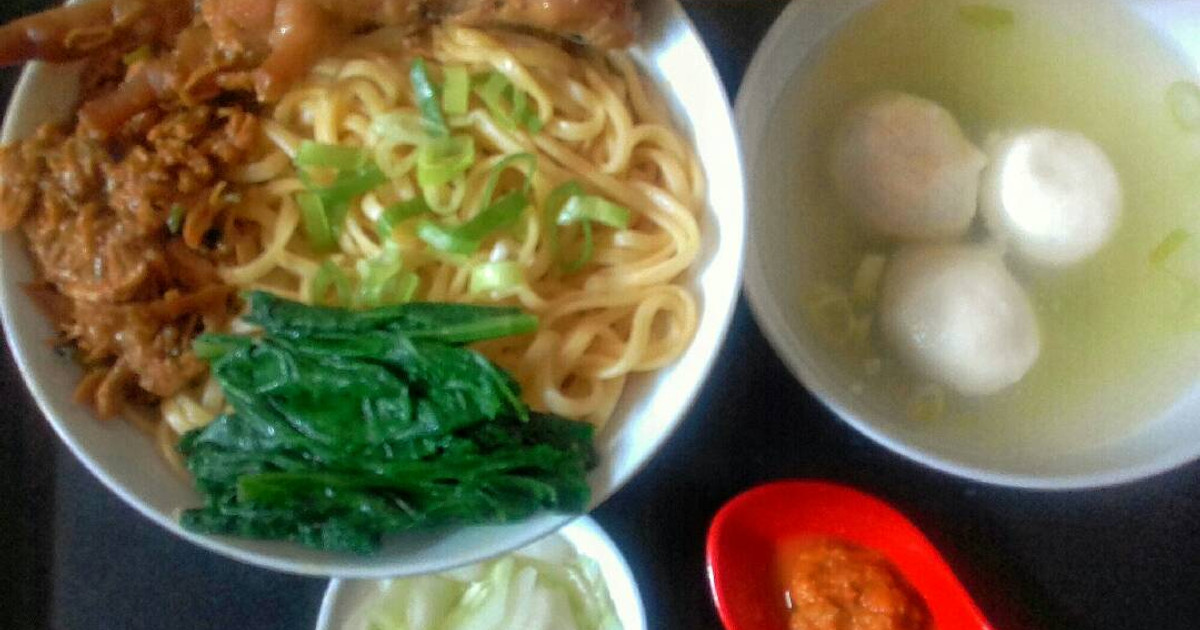 Resep Mi Ayam (Mikuya Topping Semur Ayam) oleh apriliayohana - Cookpad