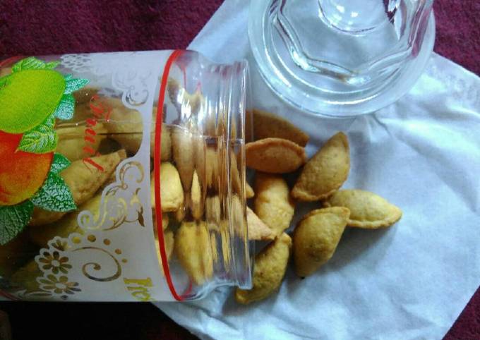 Resep Pastel mini isi Abon daging sapi oleh Iswatin Khasanah - Cookpad