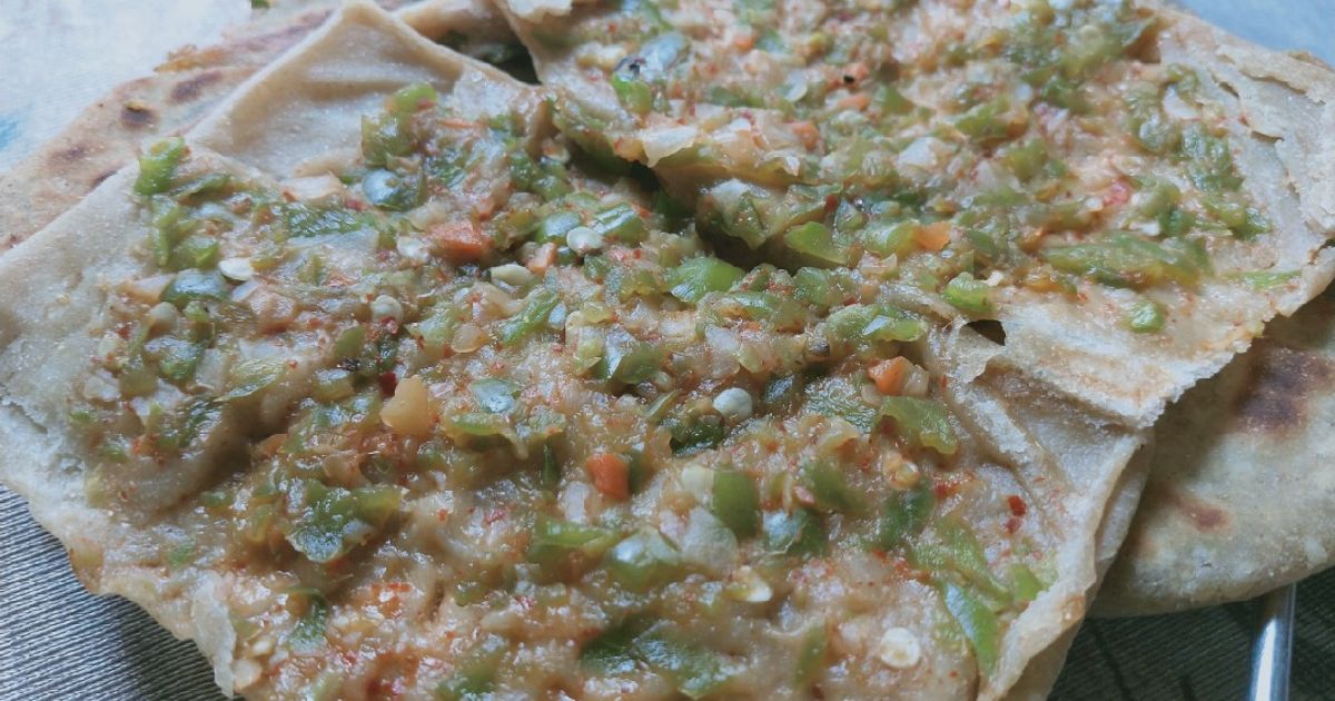 Raw Capsicum Paratha Recipe by Sweta Jain - Cookpad