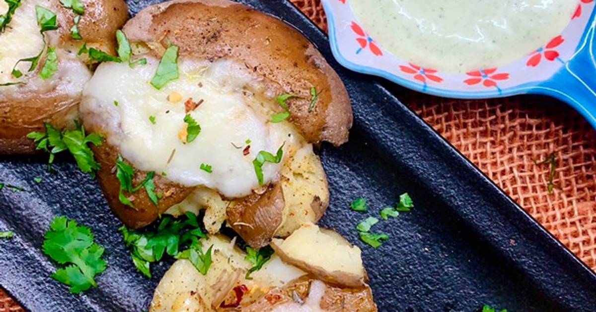 Cheesy Smashed Potatoes Recipe by MrsRiasat Ali - Cookpad