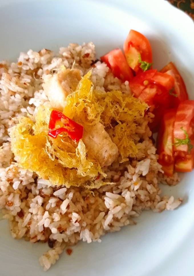 Resep Nasi goreng tuna sambal roa oleh maria dian andriana - Cookpad