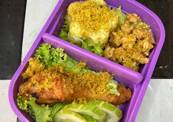 Resep Bekal Anak : Ayam Goreng Ketumbar + Nasi + Serundeng + Tempe ...