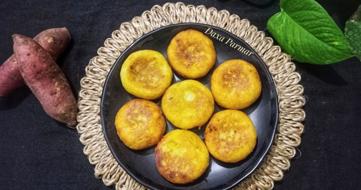 Sweet Potato Mini Cake Recipe by Daxa Parmar - Cookpad