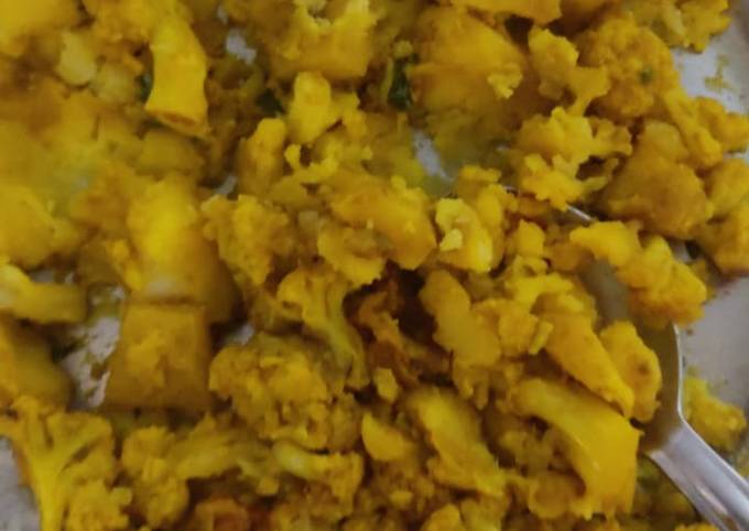 Aloo gobhi Recipe by Nalini Goyal - Cookpad
