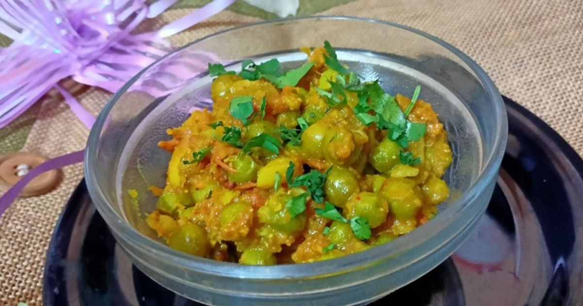 Matar Aloo Dry Veg Recipe by Monika gupta - Cookpad