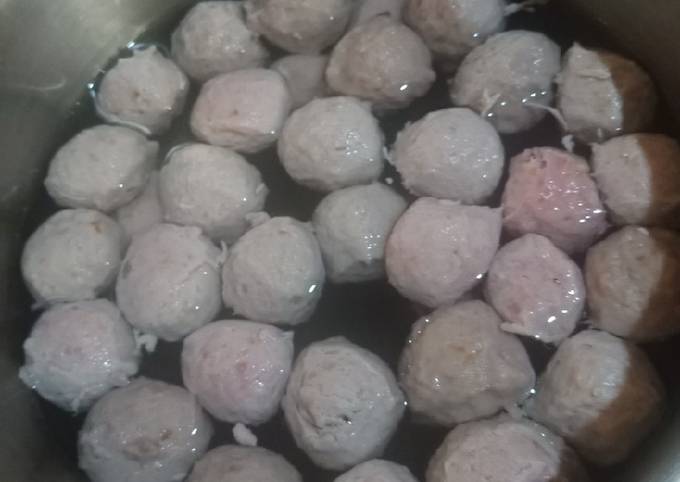 Resep Bakwan atau bakso daging sapi oleh Eli Suryani Sulistijo - Cookpad