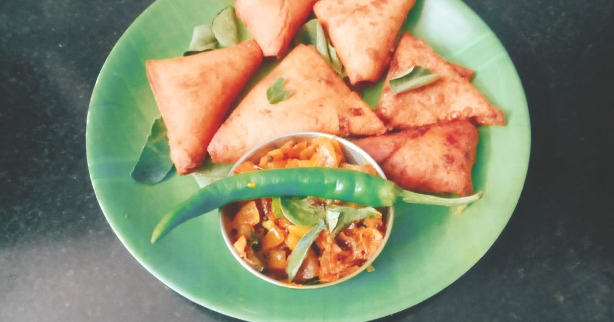 கோதுமை மாவு வெங்காய சமோசா.. (Kothumai Maavu Venkaya Samosa Recipe In ...