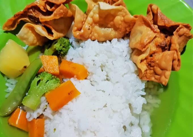 Resep Sup Pangsit Goreng oleh Mamak Malas Ribet - Cookpad