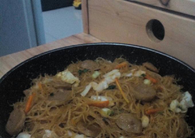 Resep Bihun Goreng Bakso Simple oleh Tyas Widiastuti - Cookpad