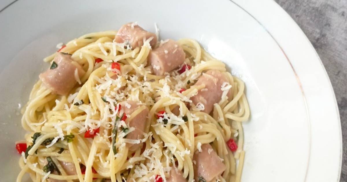 Resep Spaghetti Sosis Aglio Olio oleh Mba’Oppie_Kitchen - Cookpad