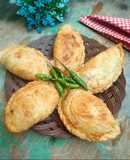 Resep karipap renyah berlapis dengan isian kari gurih