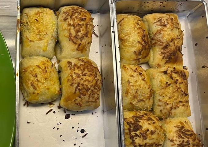 Resep Bolen pisang coklat oleh Asih - Cookpad