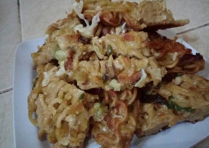 Resep Pizza Mie oleh Eva Mahardika - Cookpad