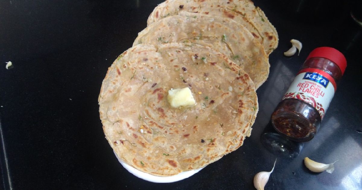 Chilli Garlic Butter Paratha Recipe by Radhika Joshi - Cookpad