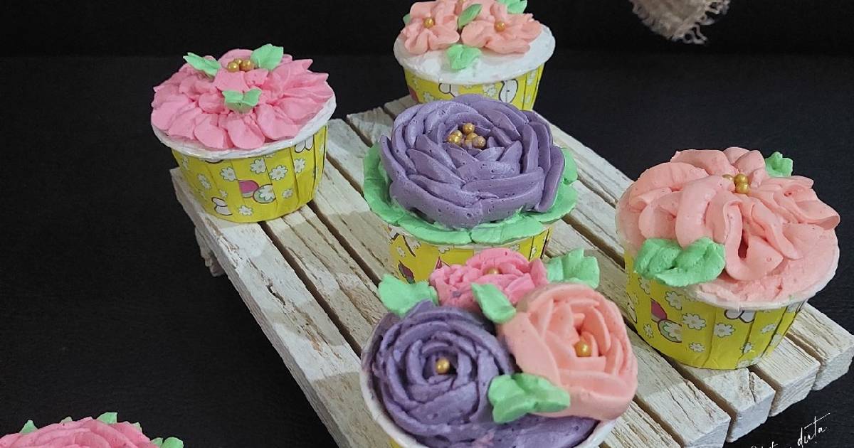 Resep Chocolate Cup Cake Flower Butter Cream oleh Atika Duta - Cookpad