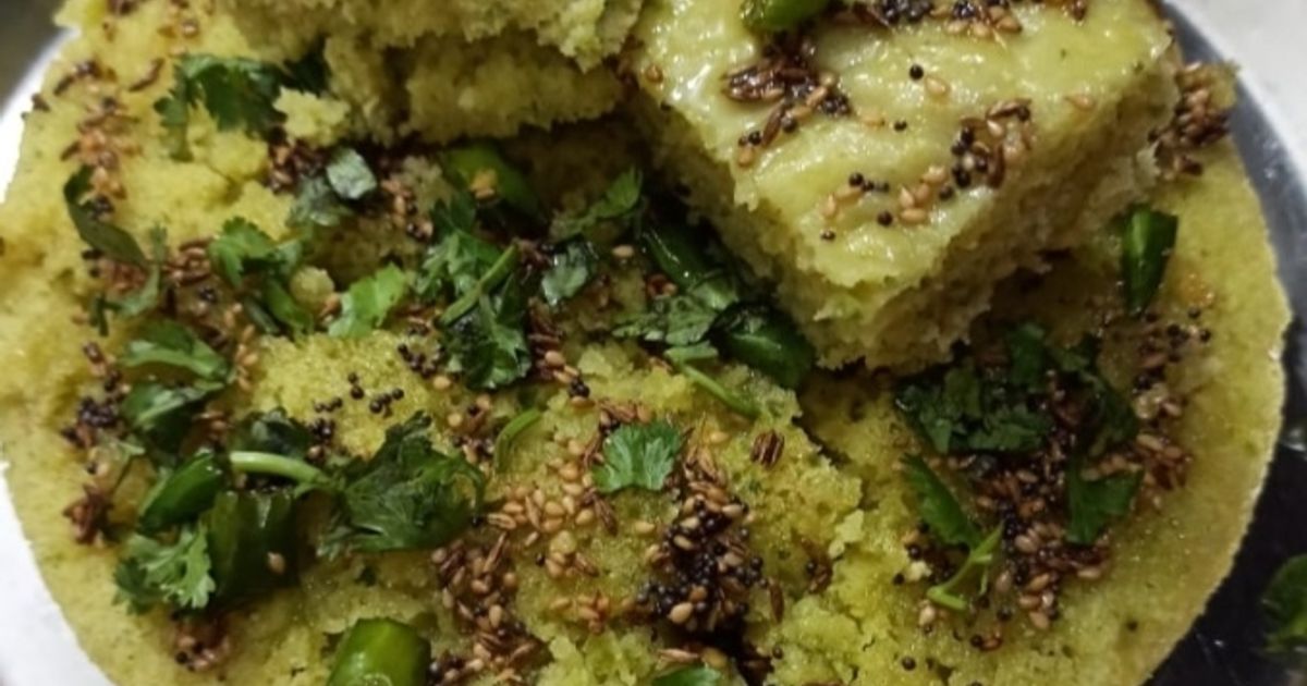 इन्स्टंट रवा बेसन ढोकळा (Rava Besan Dhokla Recipe In Marathi) रेसिपी ...