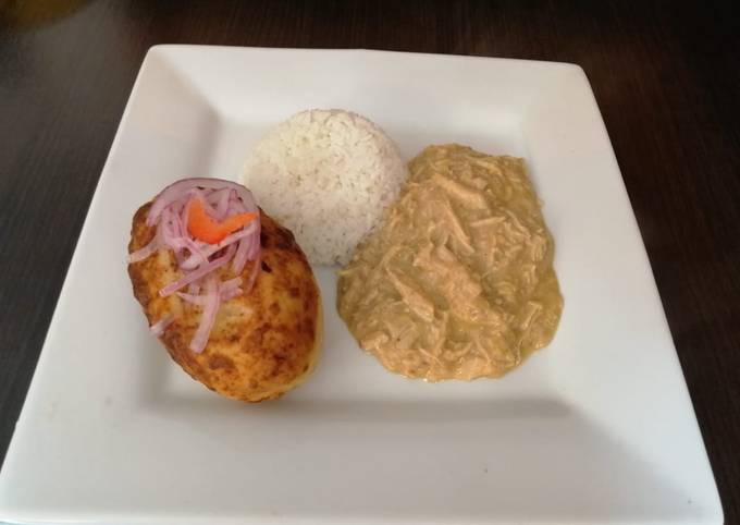 Un combinado de ají de pollo con papa rellena Receta de Ricardo del ...