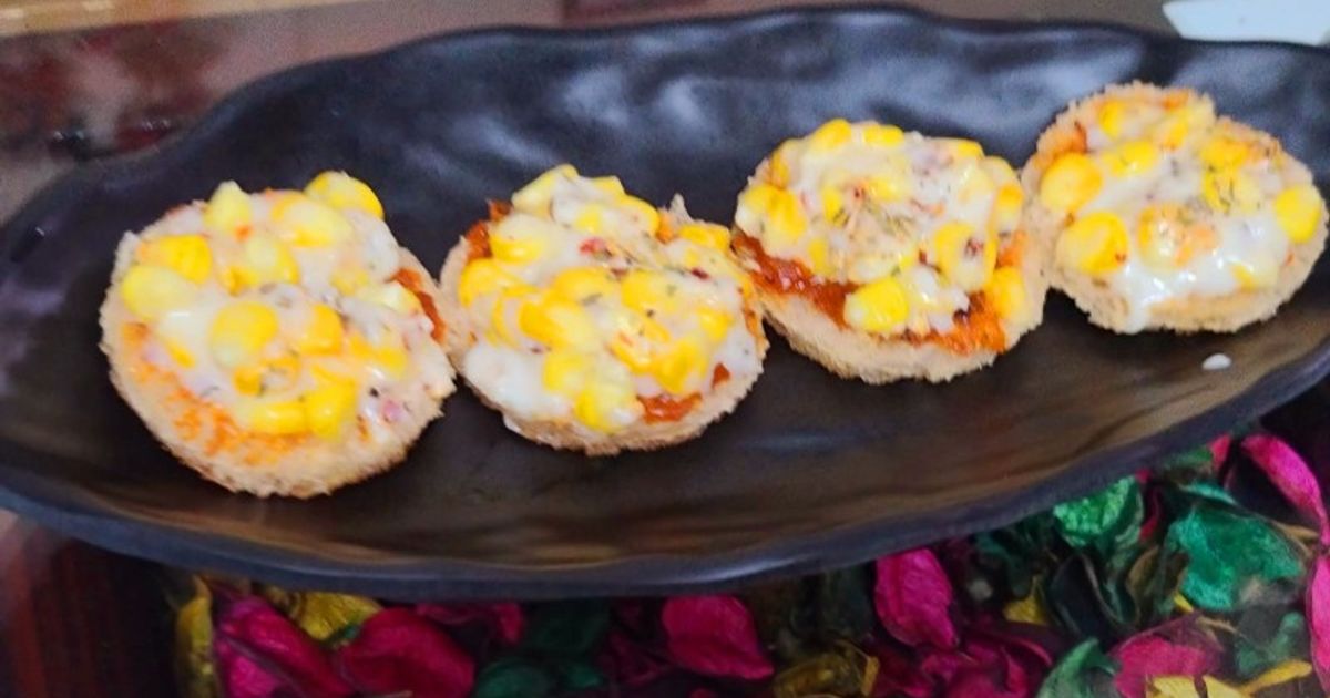Cheesy Corn Bites Recipe by Monika Jain - Cookpad